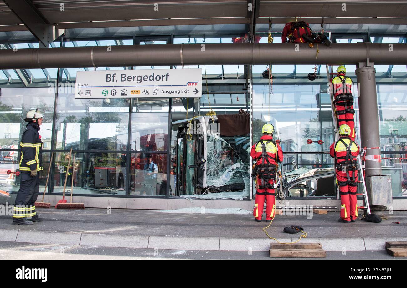 Hamburg, Germany. 13th May, 2020. Firefighters secure the scene of the ...