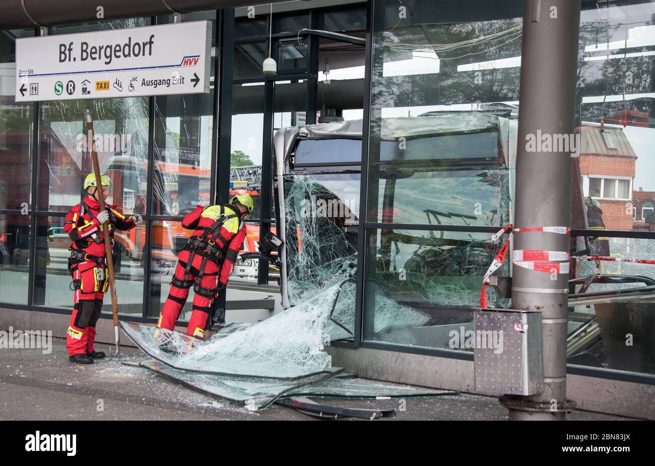 Hamburg, Germany. 13th May, 2020. Firefighters secure the scene of the ...