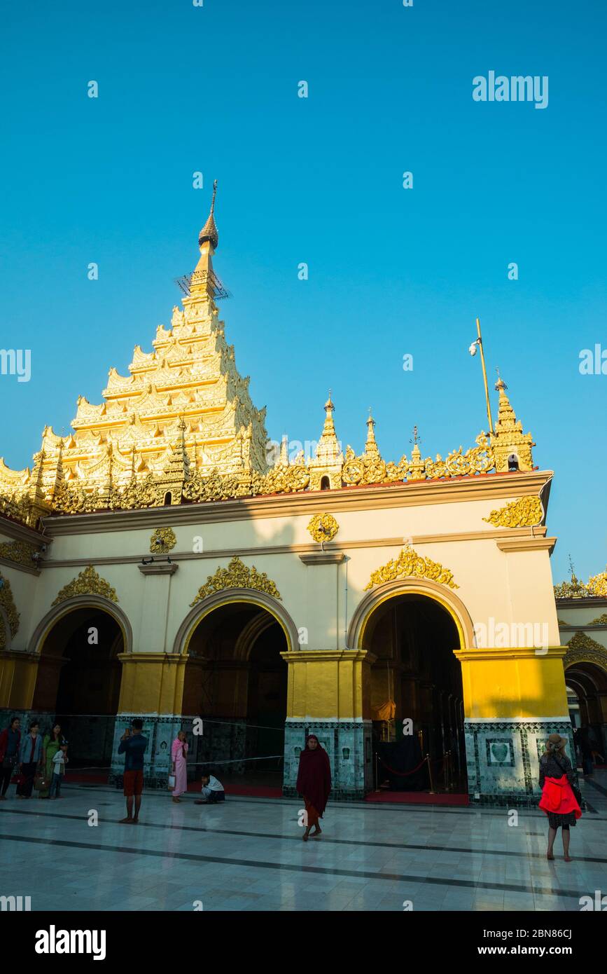 Mahamuni Buddha Temple in Mandalay, Myanmar, Asia Stock Photo - Alamy