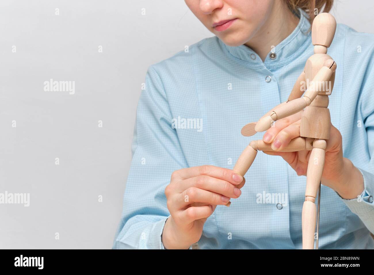 Traumatologist doctor concept showing how to treat on a mannequin ...