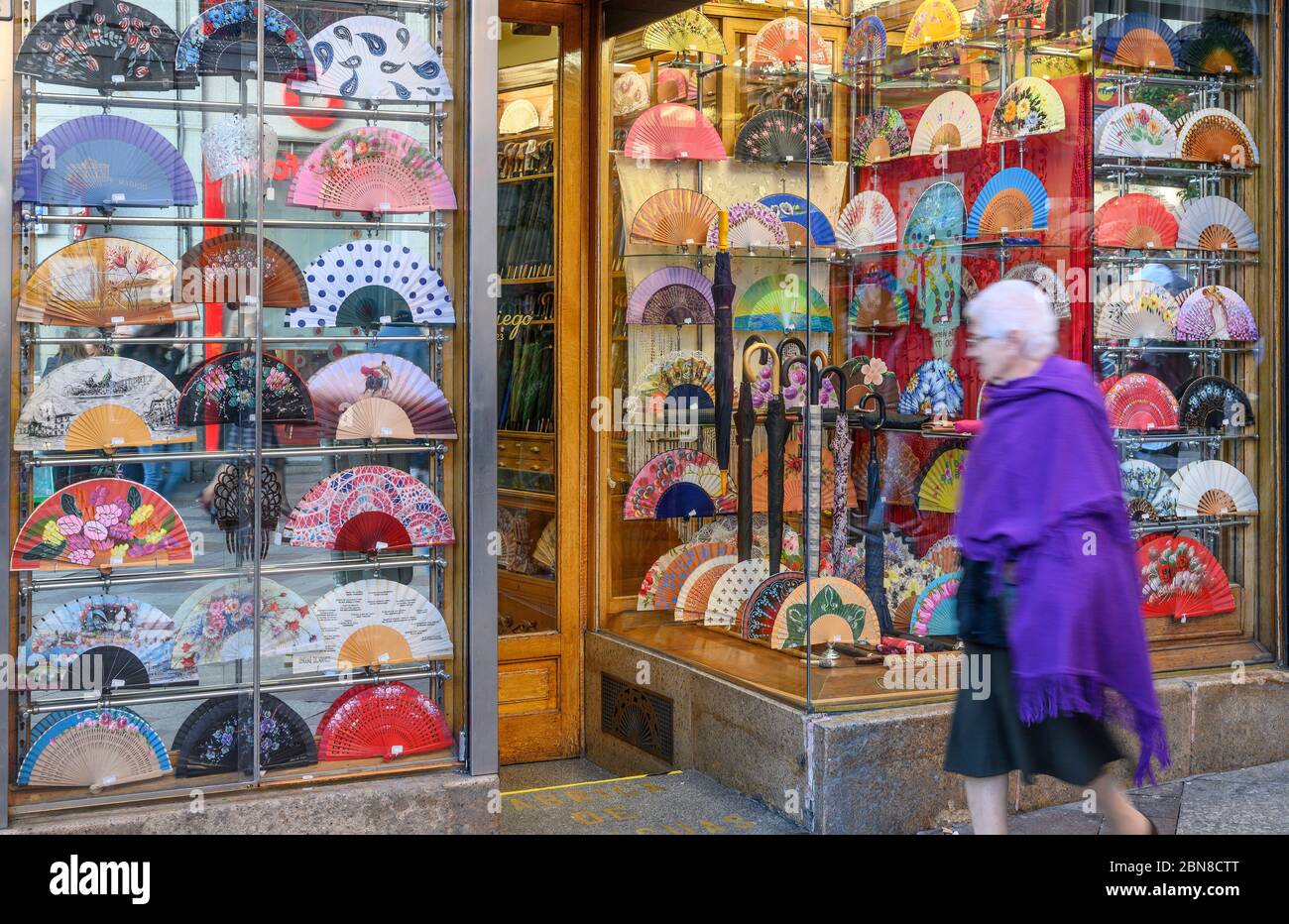 Traditional Spanish fans on sale in the shop window of Casa de Diego in ...