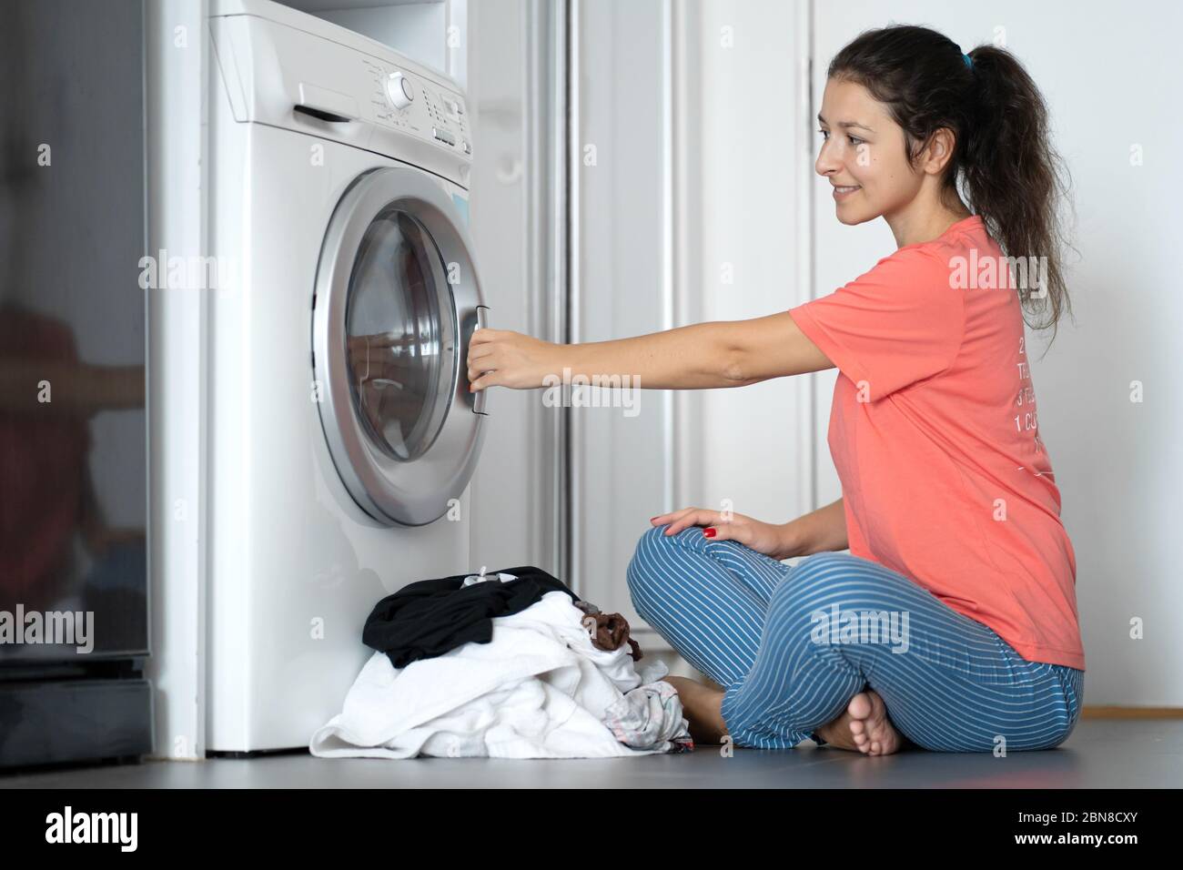 Girl sitting on washing machine hi-res stock photography and images - Alamy
