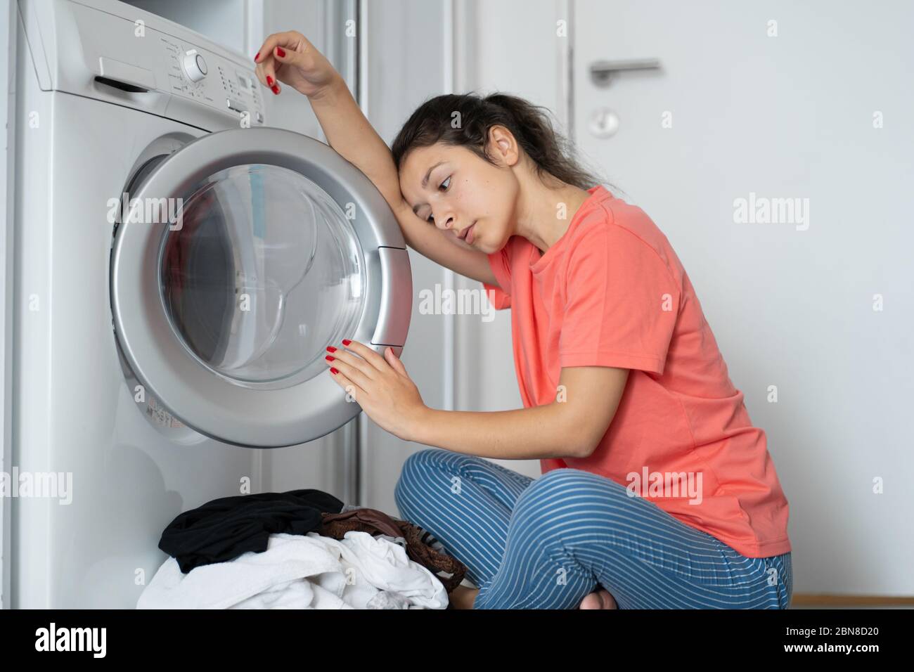 Girl sitting on washing machine hi-res stock photography and images - Alamy