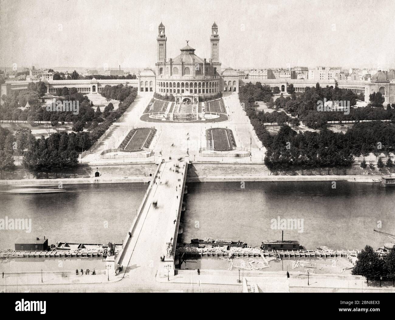 The palais du trocadero hi-res stock photography and images - Alamy
