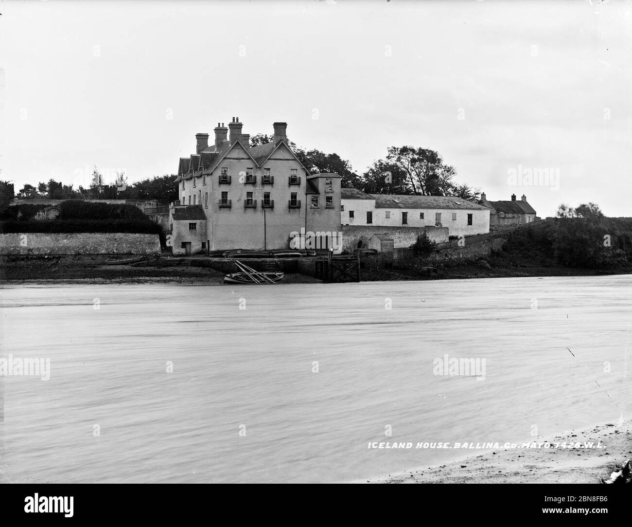 Old ice house ireland hi-res stock photography and images - Alamy