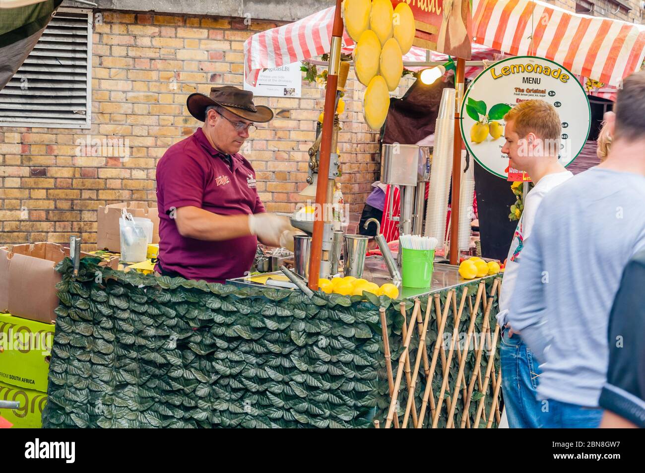 Market Stall being service Fresh Lemonade juice in Brick Lane in London ...