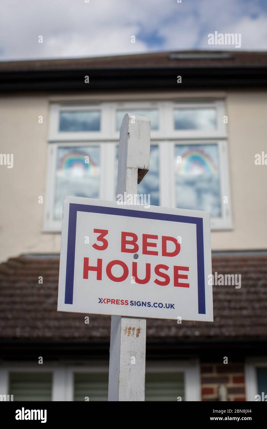 3 bed house sign hi-res stock photography and images - Alamy