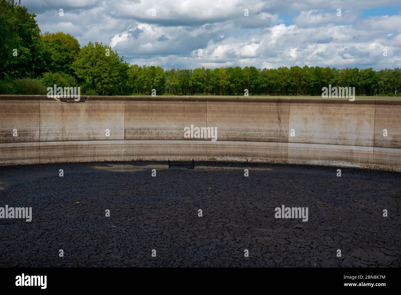 Storage of manure in a concrete pit Stock Photo - Alamy