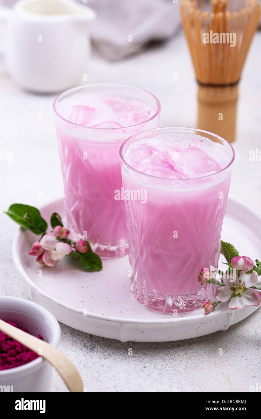 Ice red velvet latte hi-res stock photography and images - Alamy