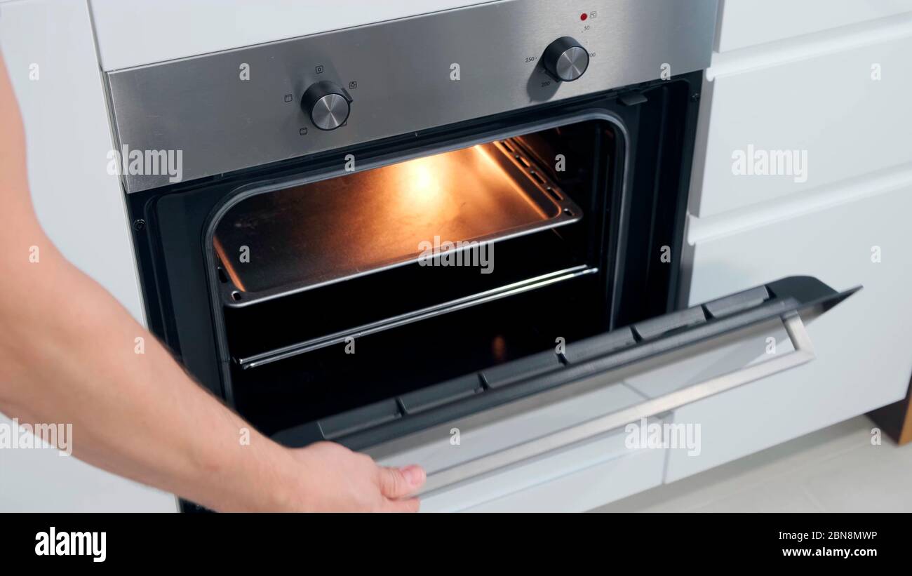 Kitchen oven roast hi-res stock photography and images - Alamy