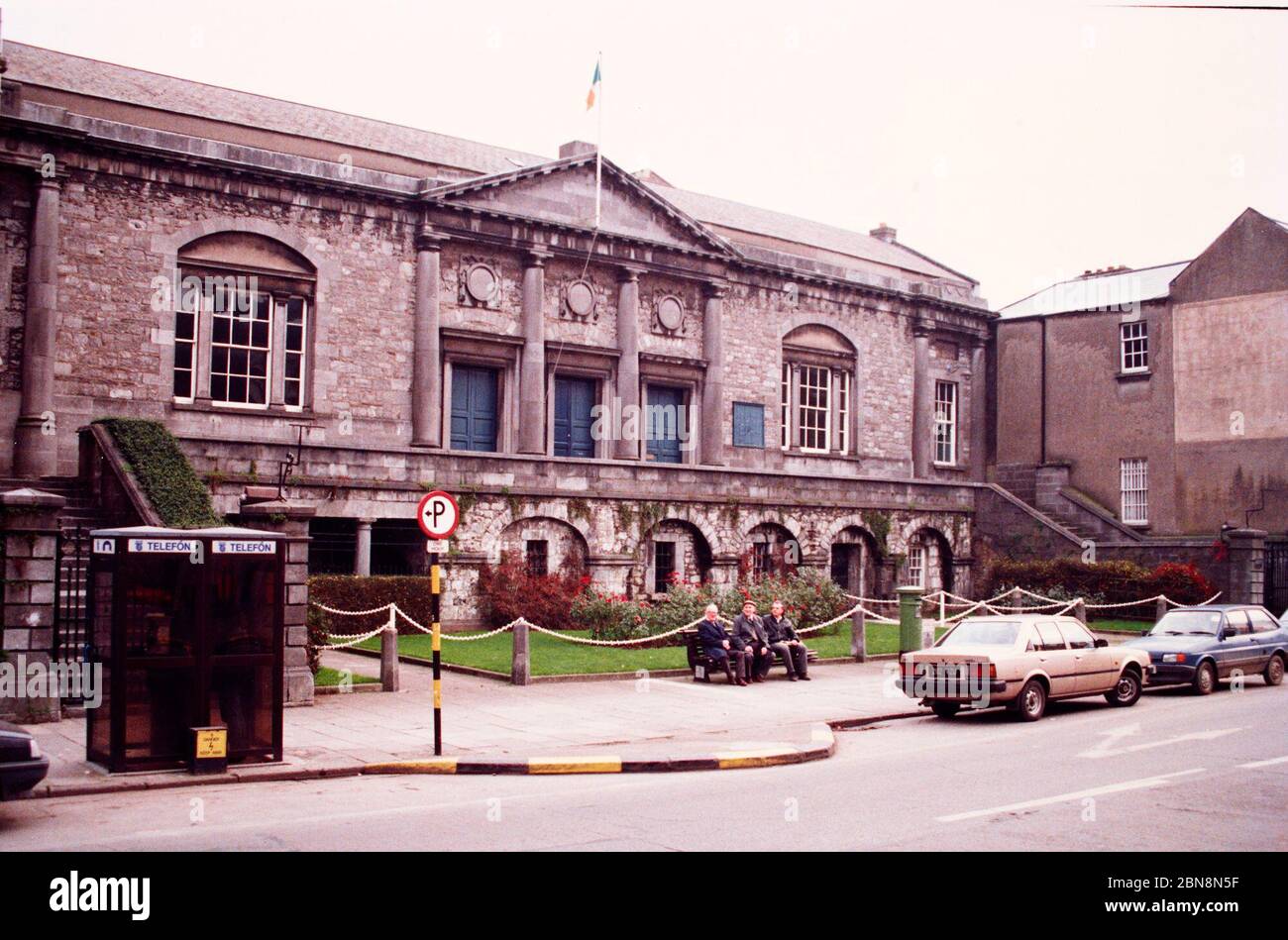 Old kilkenny court house hi-res stock photography and images - Alamy