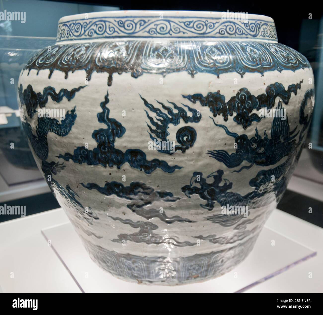 Chinese porcelain: Blue-and-white vat with dragons and clouds - Ming ...