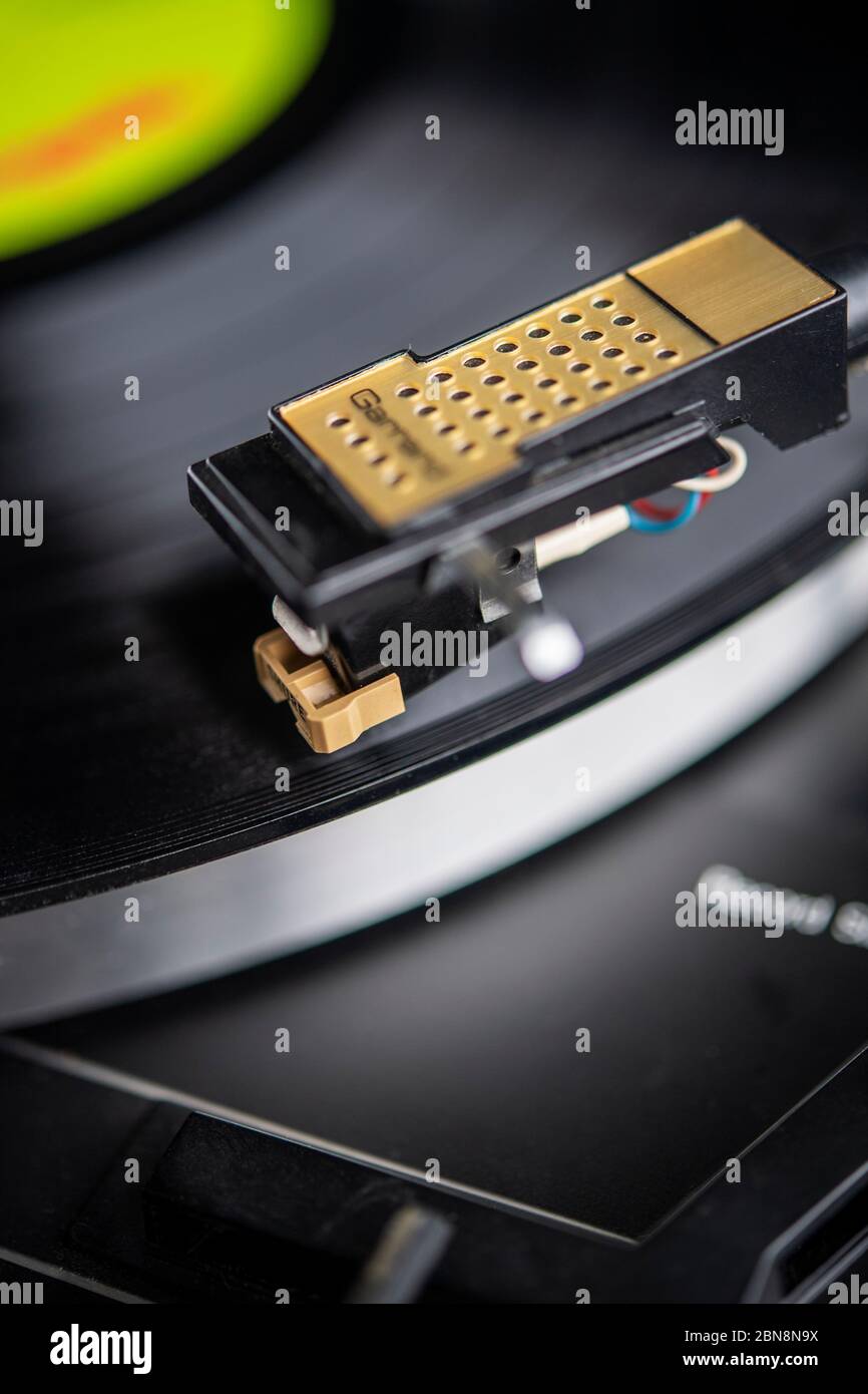 Turntable system hi-res stock photography and images - Alamy