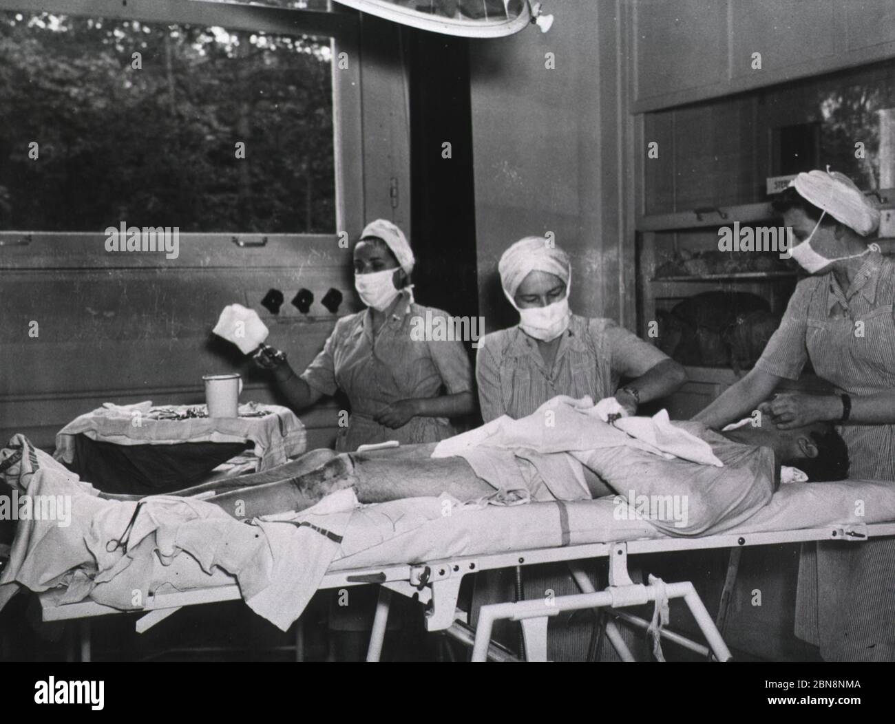 1940s operating room hi-res stock photography and images - Alamy