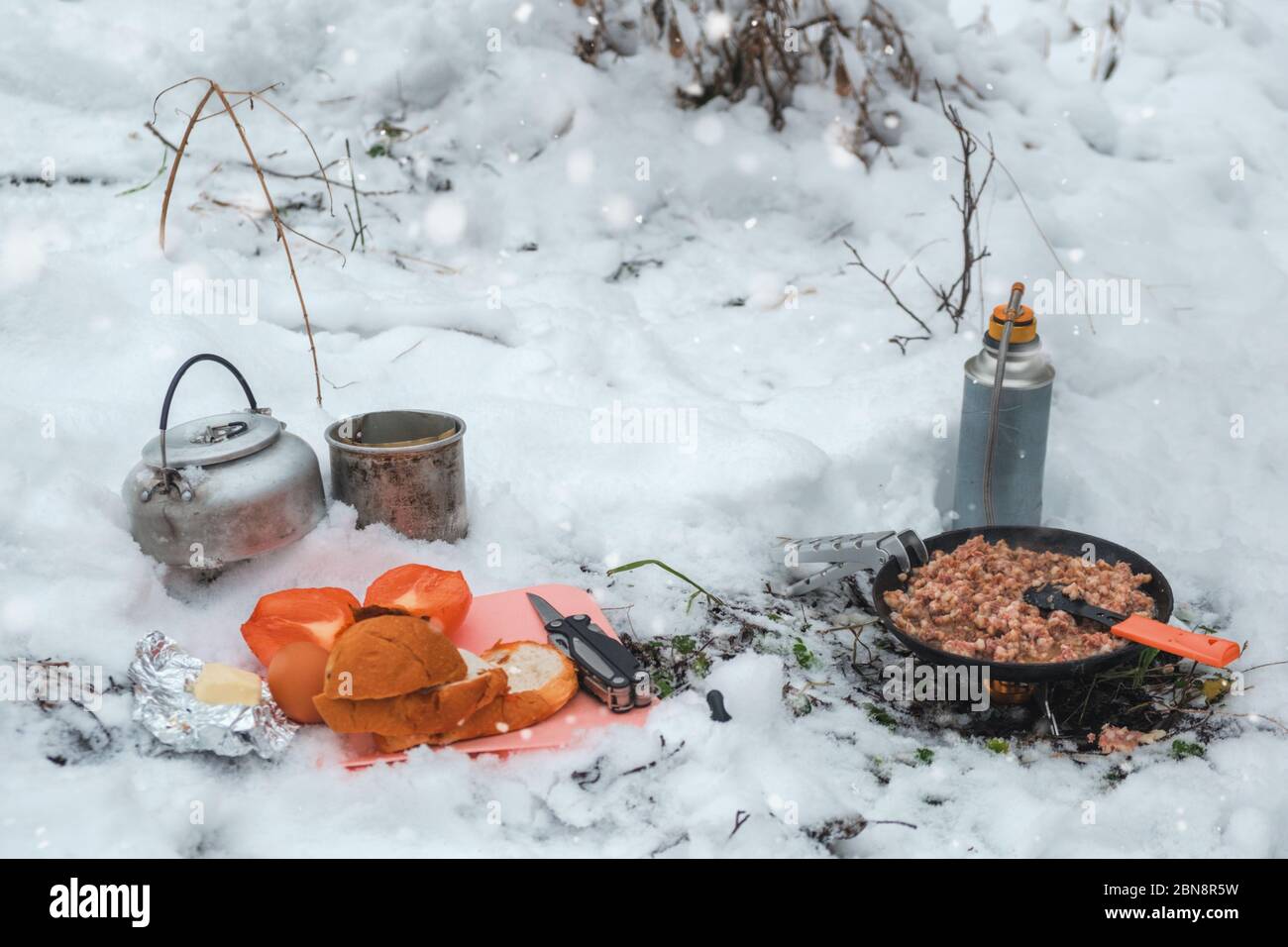 Cooking on a hiking trip Stock Photo - Alamy