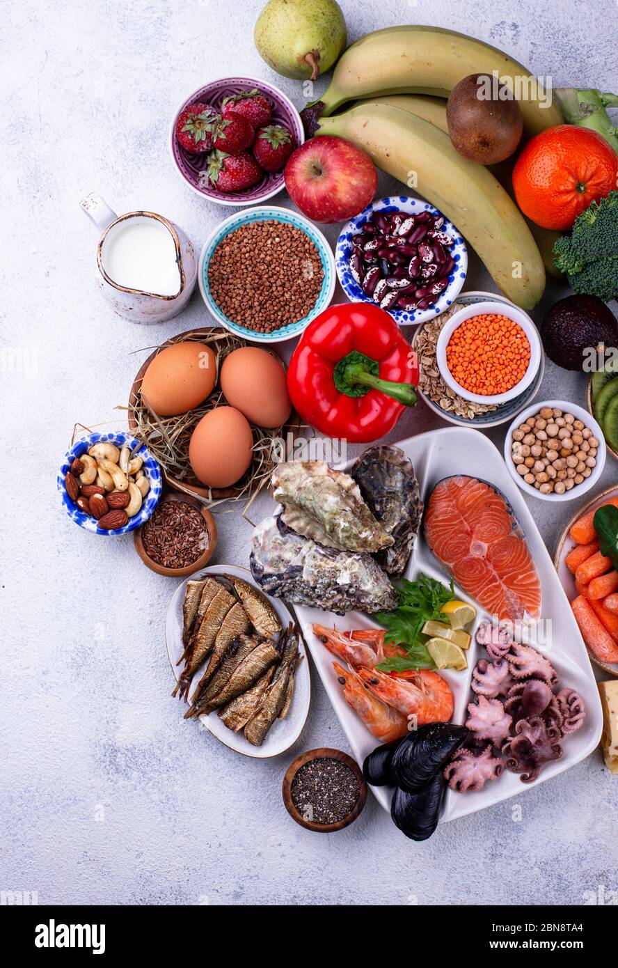 Pescetarian diet with seafood, fruit and vegetables Stock Photo - Alamy