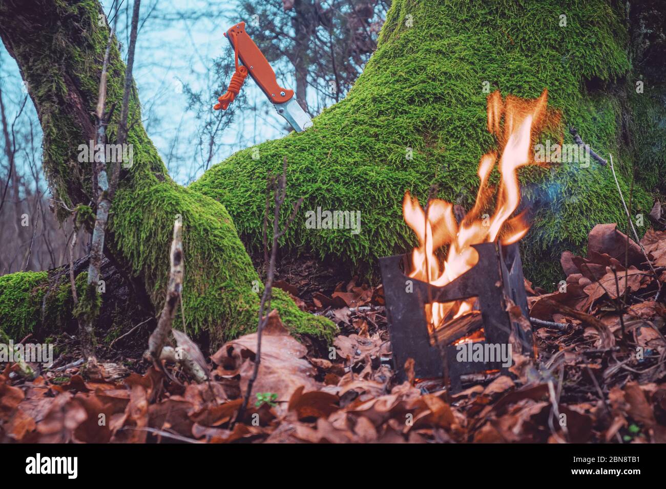 Hiking bonfire hi-res stock photography and images - Alamy