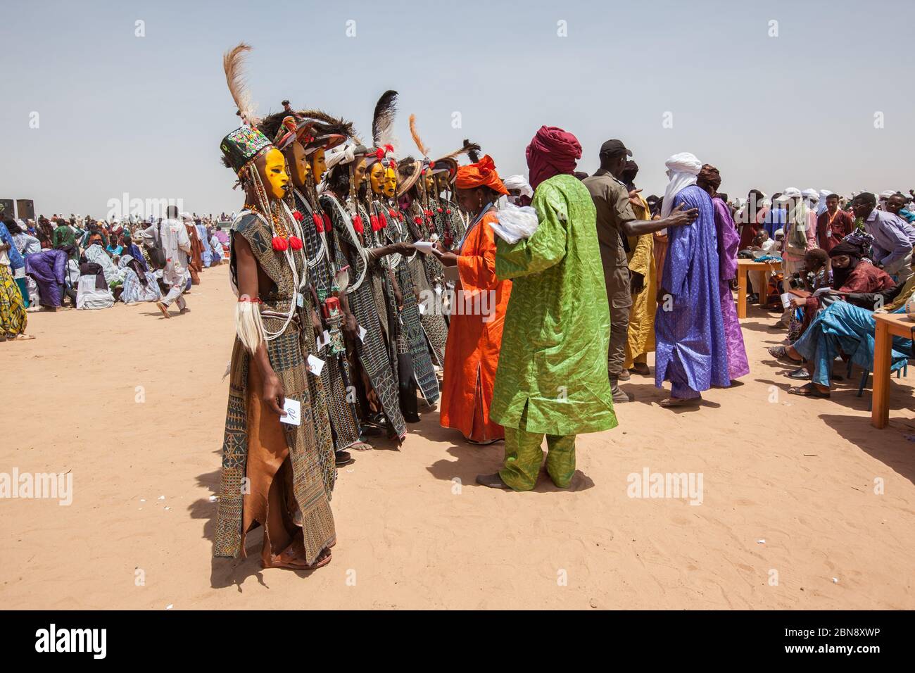 Ingall, Niger: Mbororo Wodaabe nomads beauty competition in colorful ...