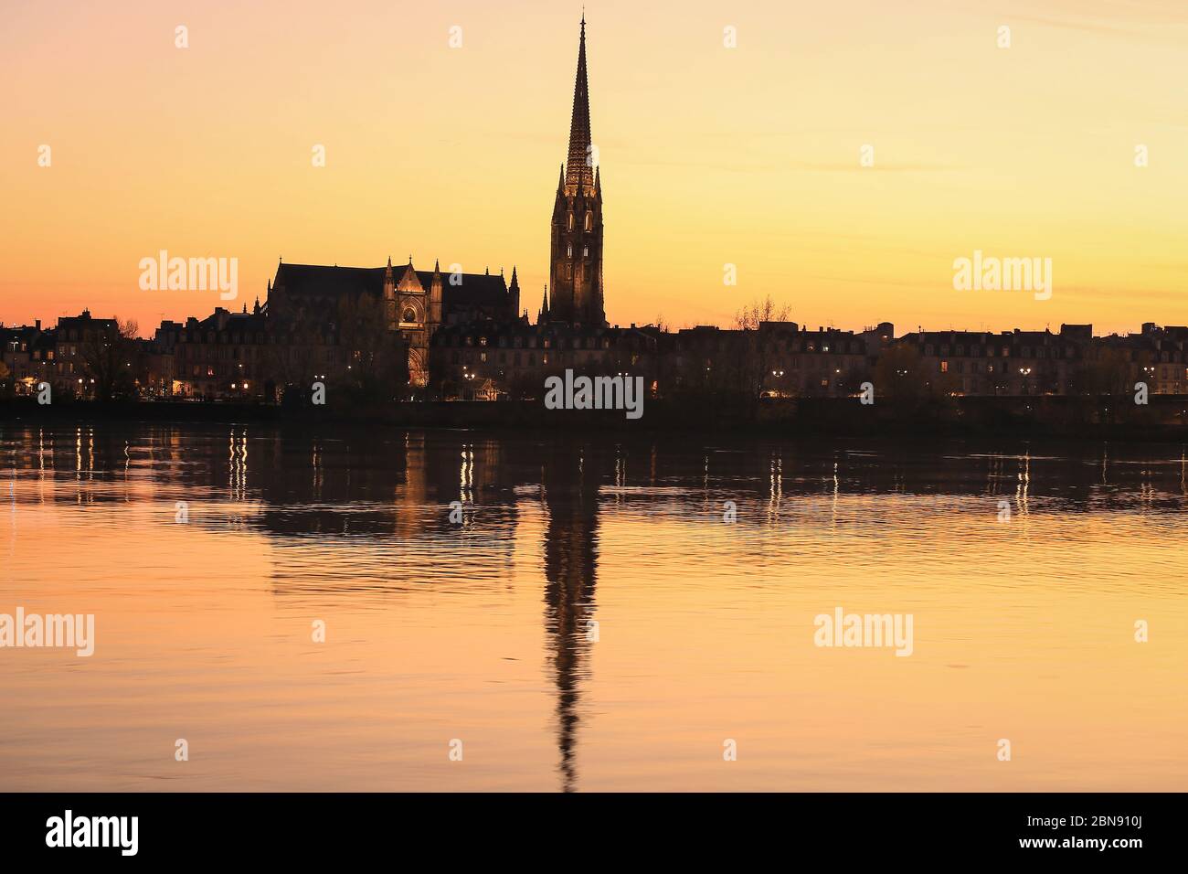 Sunset at St. Michael church with it's reflection at Bordeaux, France ...