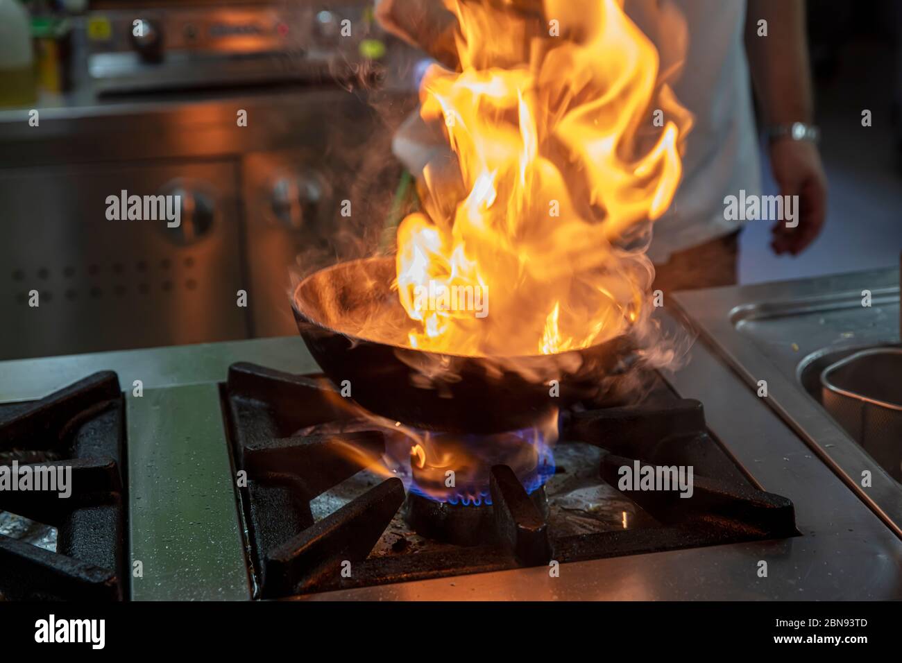 Gas hob wok hi-res stock photography and images - Alamy