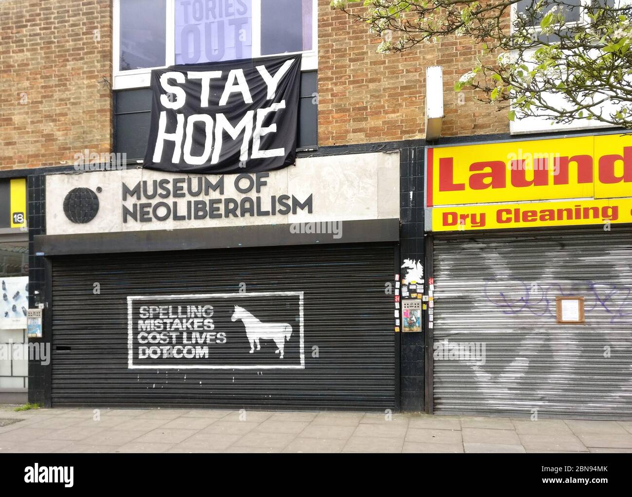 Large stay home sign hi-res stock photography and images - Alamy