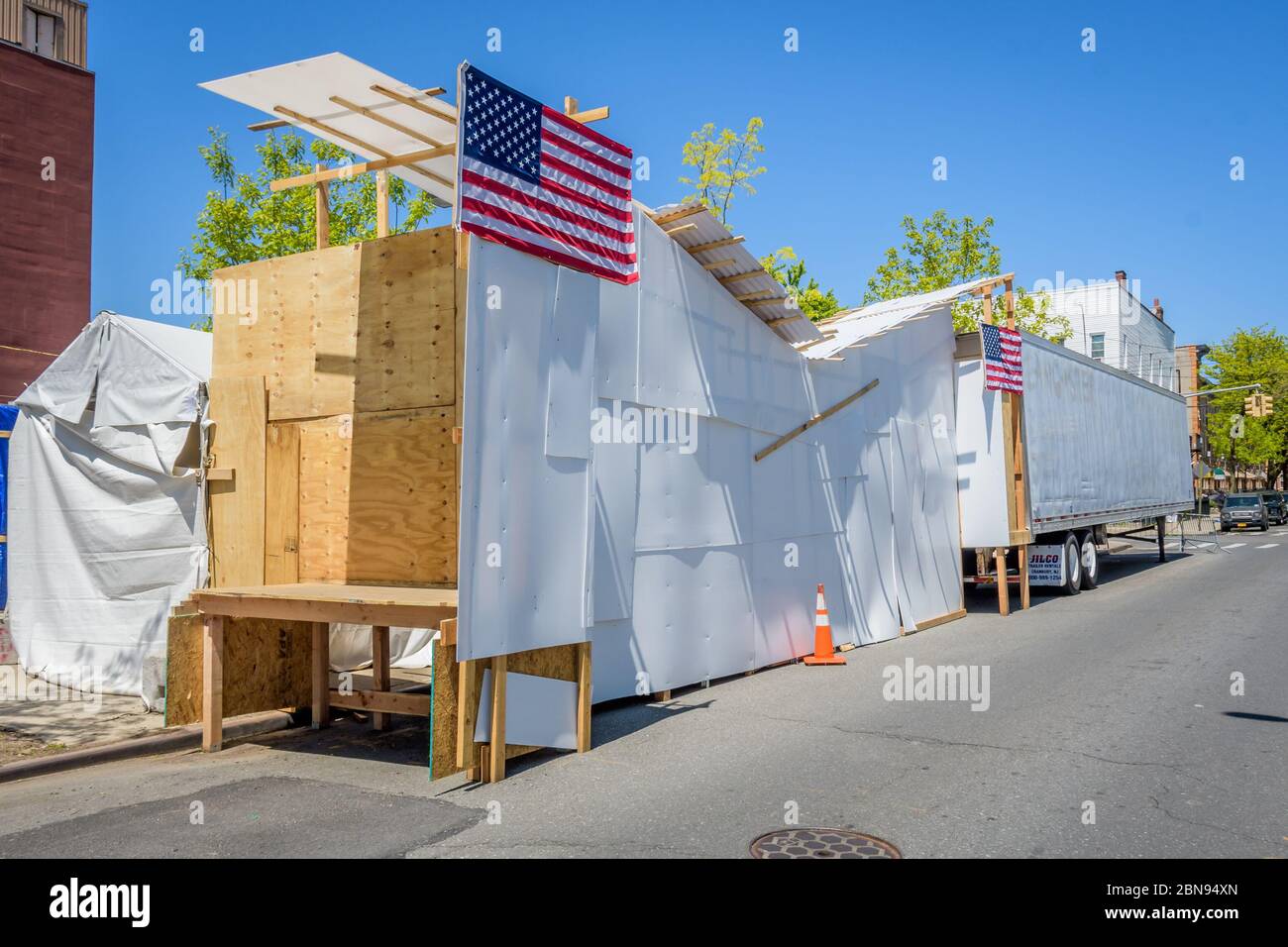 Hospital truck loading hi-res stock photography and images - Alamy
