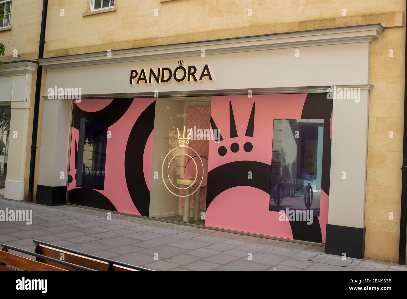 Pandora shop front hi-res stock photography and images - Alamy