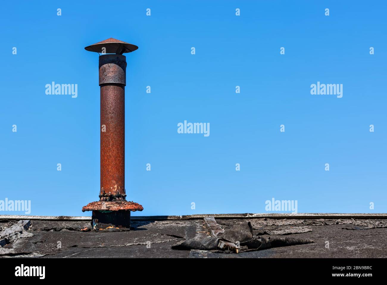 Old rusty roof hi-res stock photography and images - Alamy