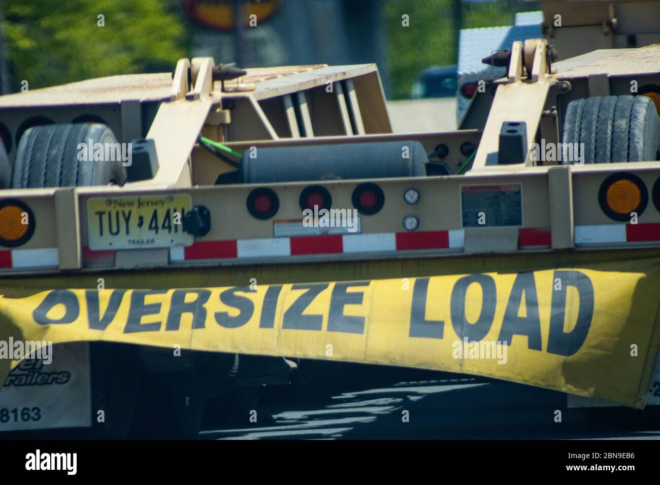 Truck oversize load sign hi-res stock photography and images - Alamy