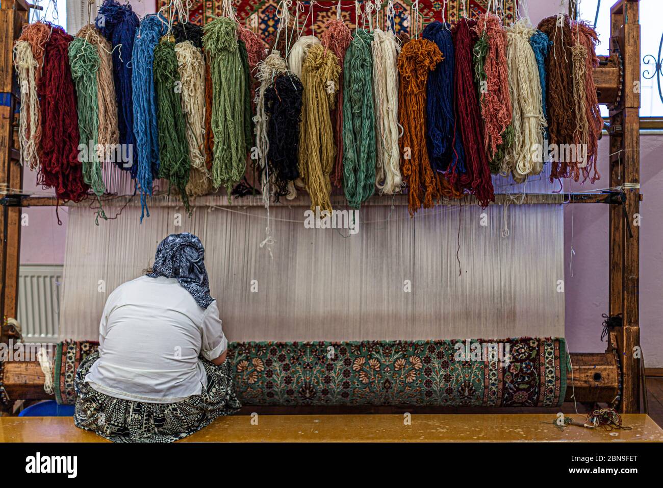 Carpet weaver in Pamukkale, Turkey Stock Photo - Alamy