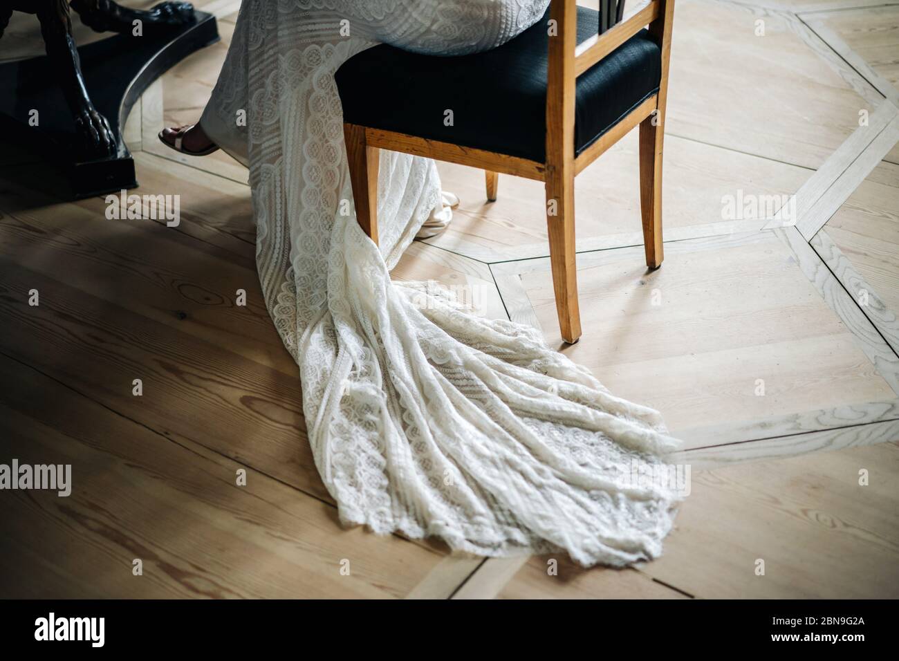 White dress and white chair hi-res stock photography and images - Alamy