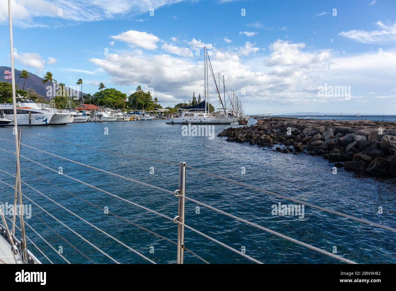 Tourist sightseeing boat trip in Maui Stock Photo - Alamy