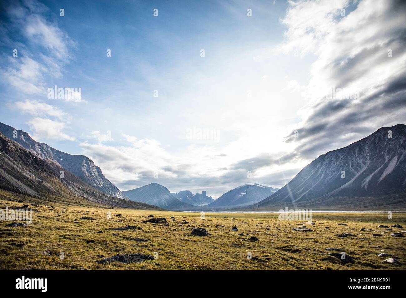 Scenic view of Akshayak Pass, Auyuittuq National Park, Baffin Island ...