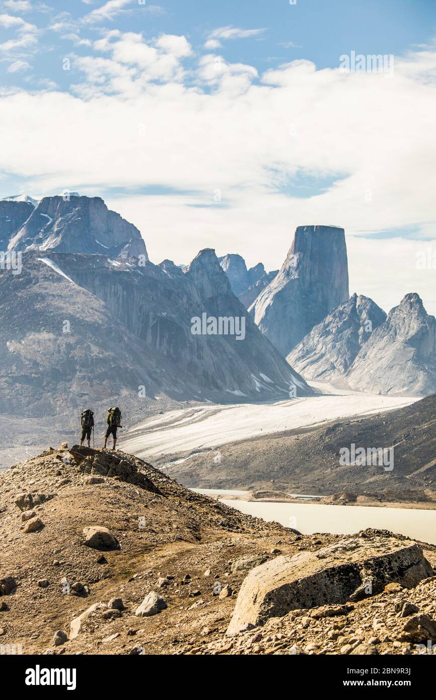Dramatic mountain view hi-res stock photography and images - Alamy