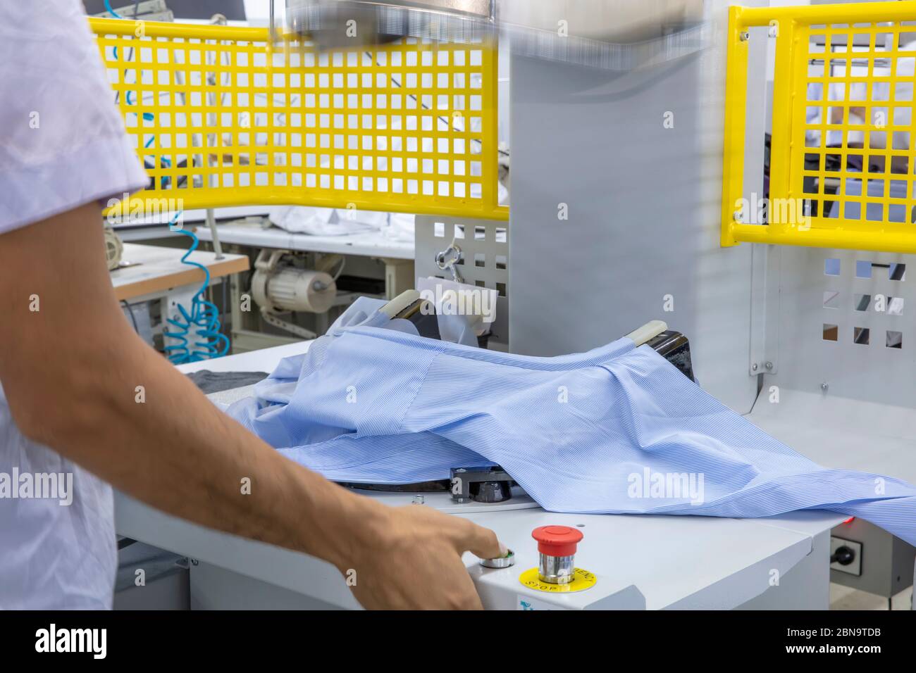 Steam sewing machines hi-res stock photography and images - Alamy