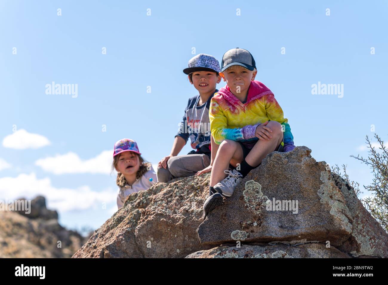 Children sitting on rock hi-res stock photography and images - Alamy
