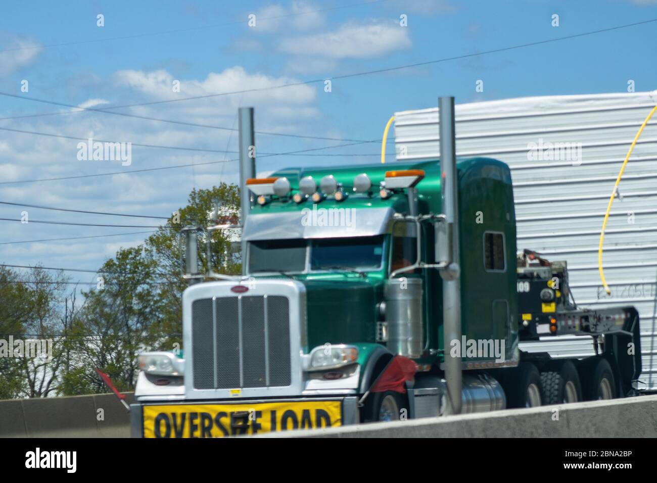Oversize load on highway hi-res stock photography and images - Alamy
