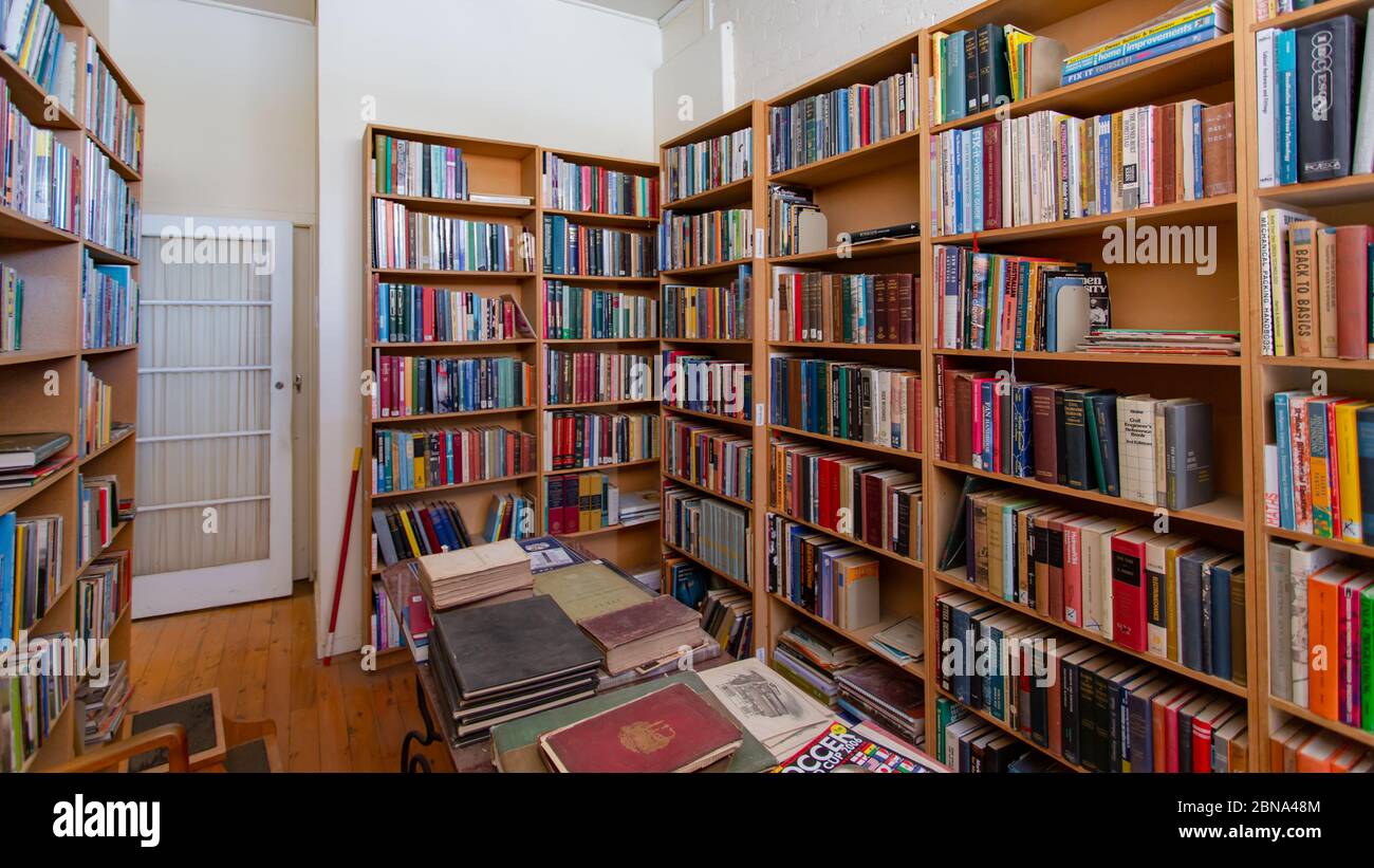 Spectacular water droplets on flowers and leaves Stock Photo - Alamy