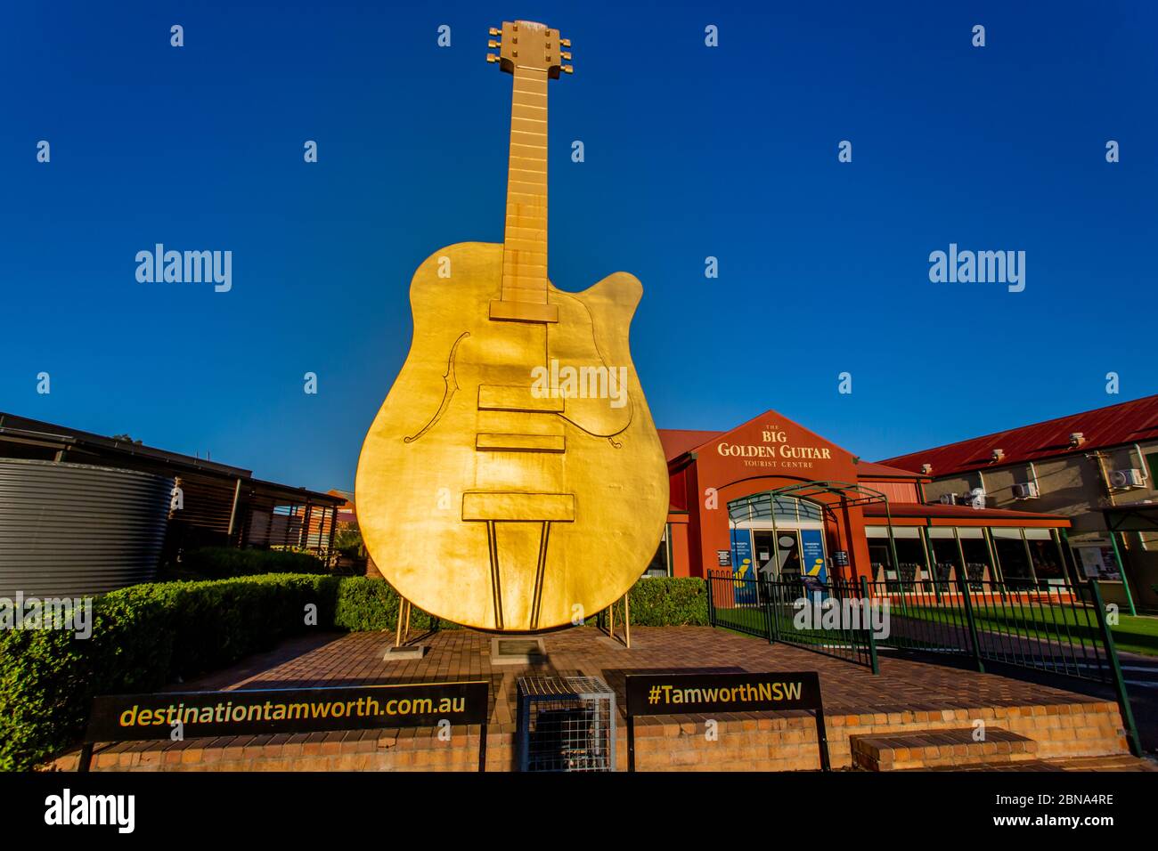 Spectacular water droplets on flowers and leaves Stock Photo - Alamy