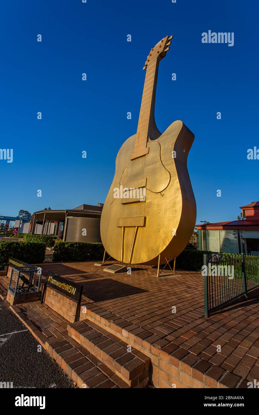 Golden guitar awards hi-res stock photography and images - Alamy