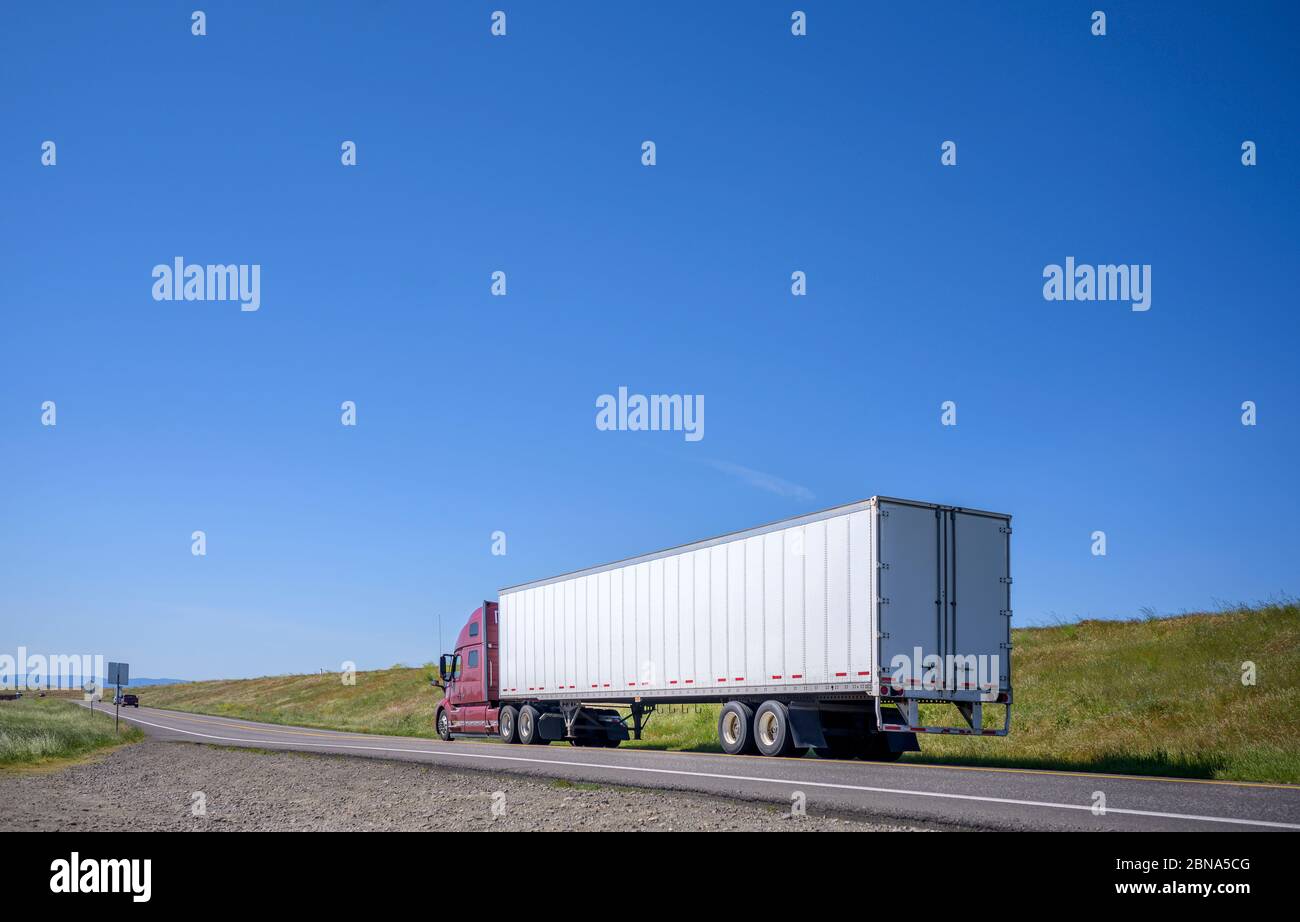 Long straight road in northwest hi-res stock photography and images - Alamy