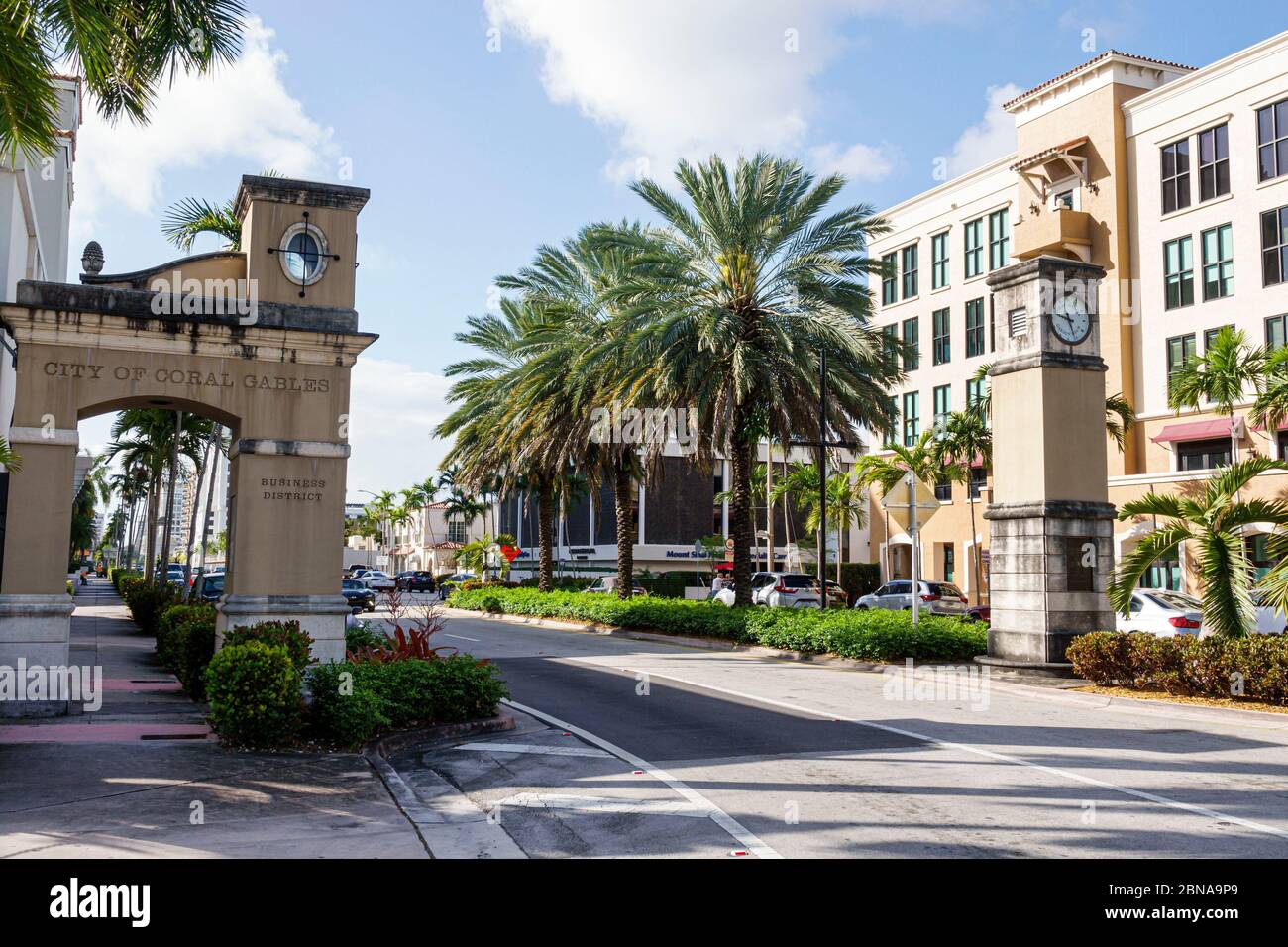 Arch and clock hi-res stock photography and images - Alamy