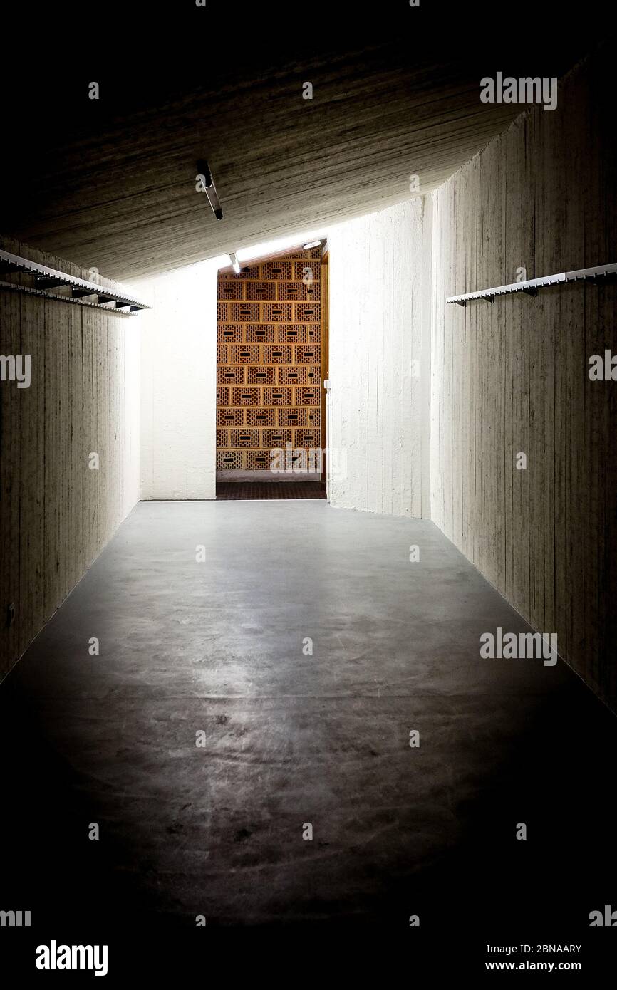 Vertical shot dark ceiling hi-res stock photography and images - Alamy