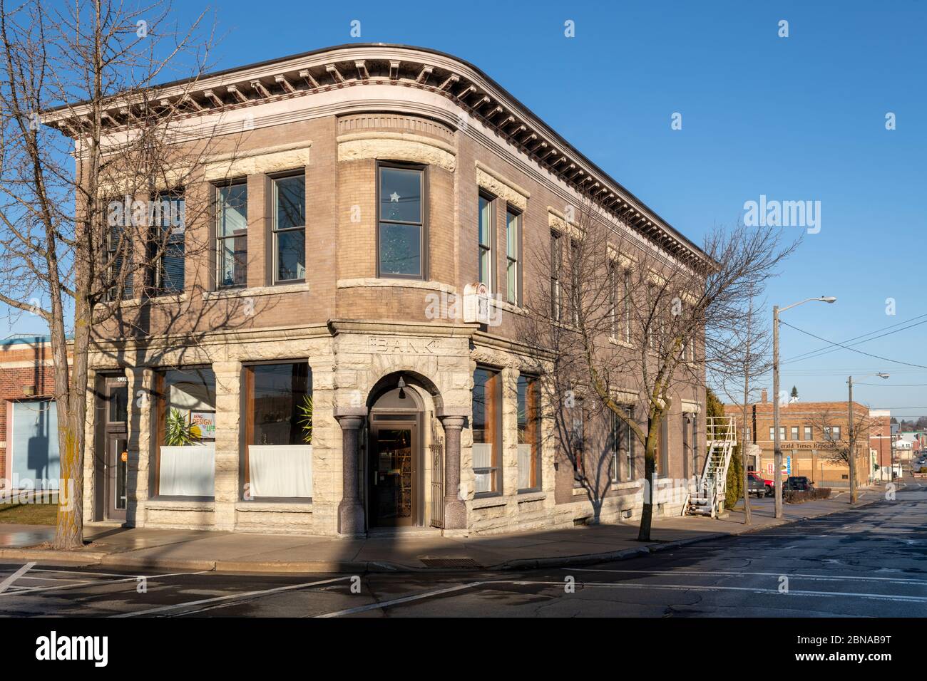 Exterior of historic bank building in Manitowoc Stock Photo - Alamy