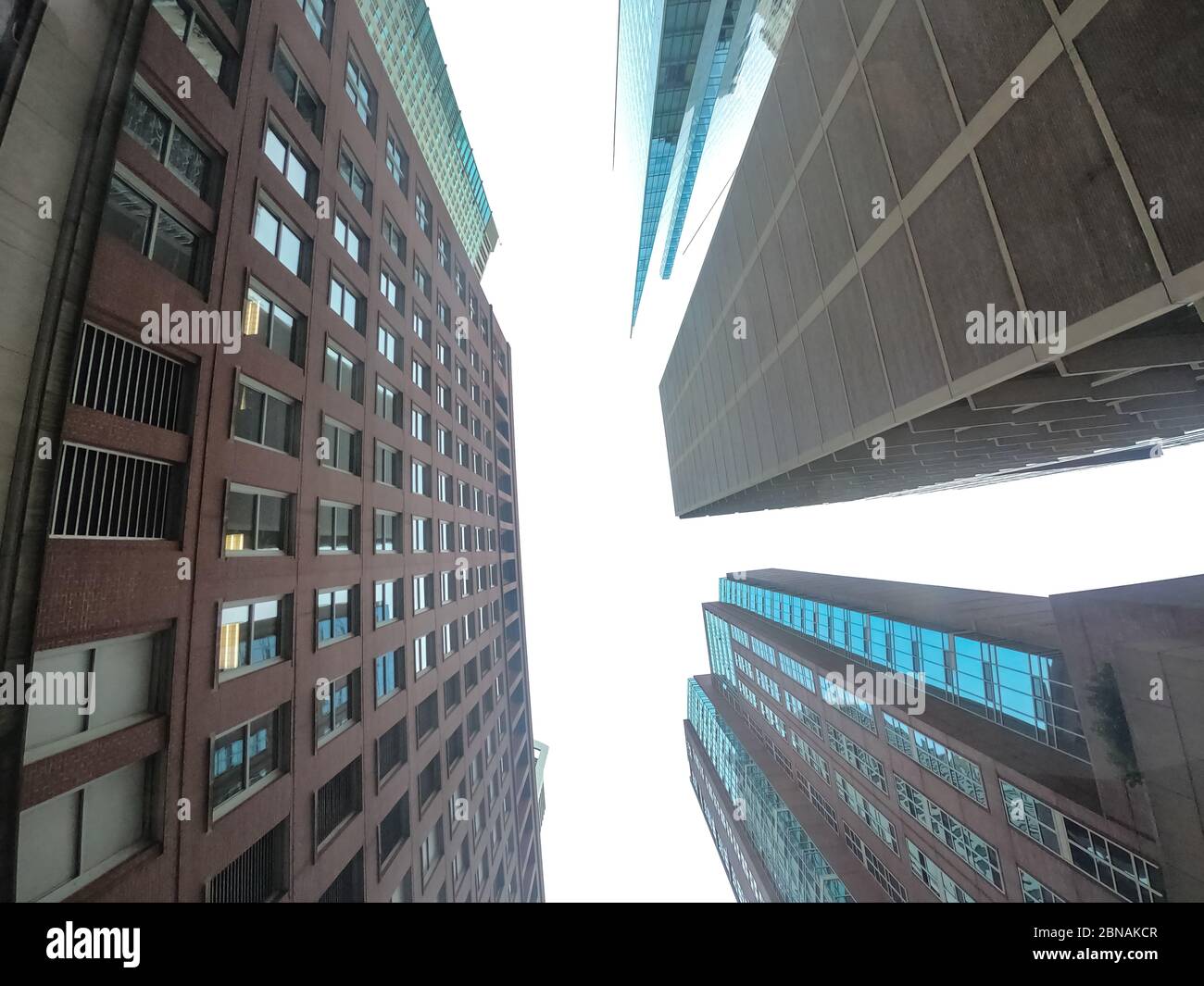 Upward view of chicago skyscrapers and tall office buildings ...