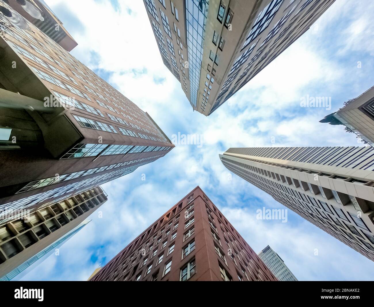 Upward view of chicago skyscrapers and tall office buildings ...