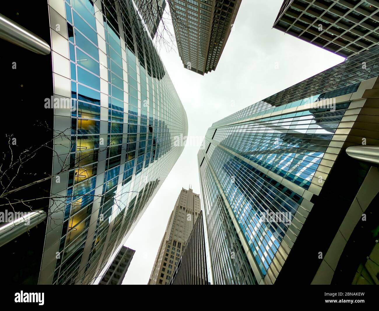 Upward view of chicago skyscrapers and tall office buildings ...