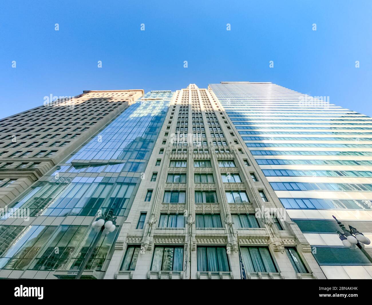 Upward view of chicago skyscrapers and tall office buildings ...