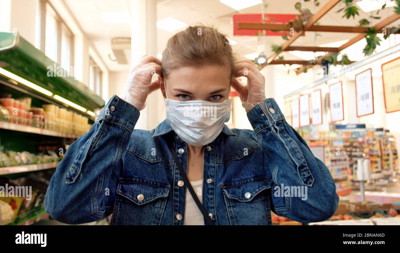 Supermarket customer wearing mask hi-res stock photography and images ...