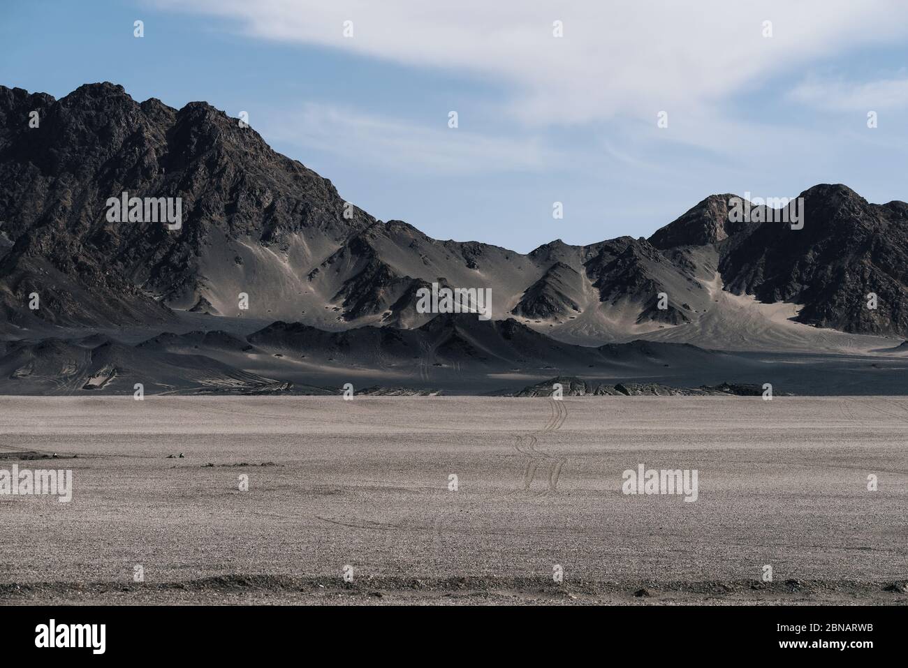 Barren mountains on rocky desert landscape Stock Photo - Alamy